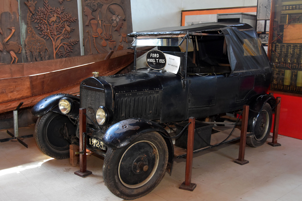 Museveni launches national history exhibition at Uganda museum ahead of ...
