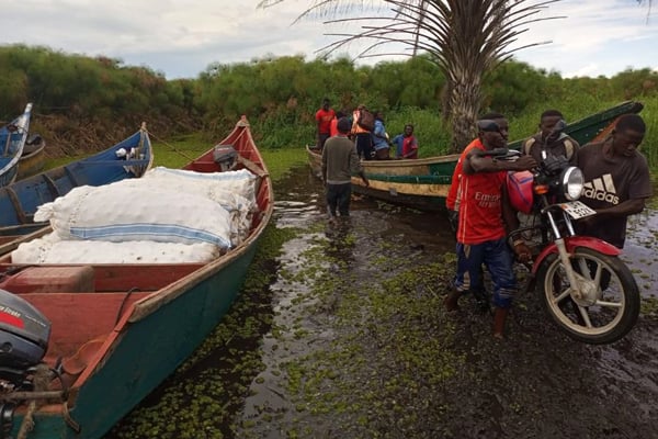 Desperate travelers resort to boats as Katonga Bridge emergency works ...