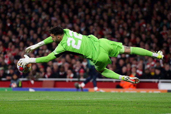 Raya is shootout hero as Arsenal reach Champions League quarters | Monitor