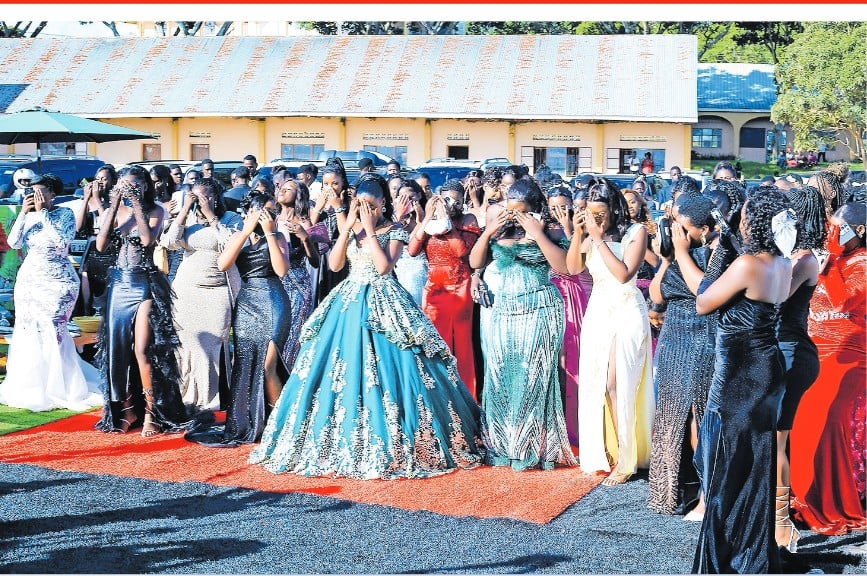 Merryland Prom: From convoys to a speedboat entrance | Monitor